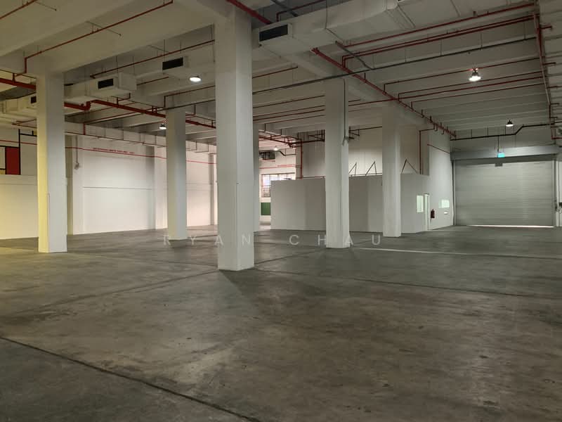IMM | Ground | 7m High | Drive In + Loading Bays, IMM, 10,700 sqft ...
