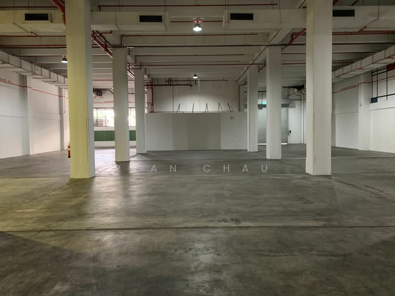 IMM | Ground | 7m High | Drive In + Loading Bays, IMM, 10,700 sqft ...