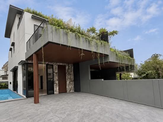 ⭐️⭐️LANDED7772@ Good Size! Good Value! 6BR Lift and Pool Corner Terrace ...