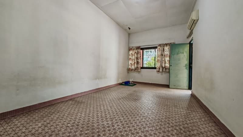 1km to 4 Schools | Walk MRT Terraced House For Sale at S$ 4,350,000 ...