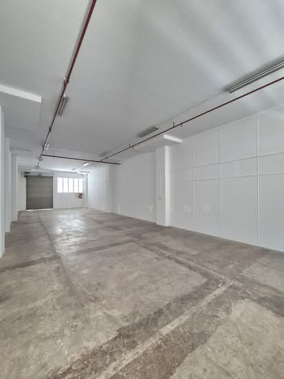 store with roller shutter door! (geylang)!, column free high ceiling ...
