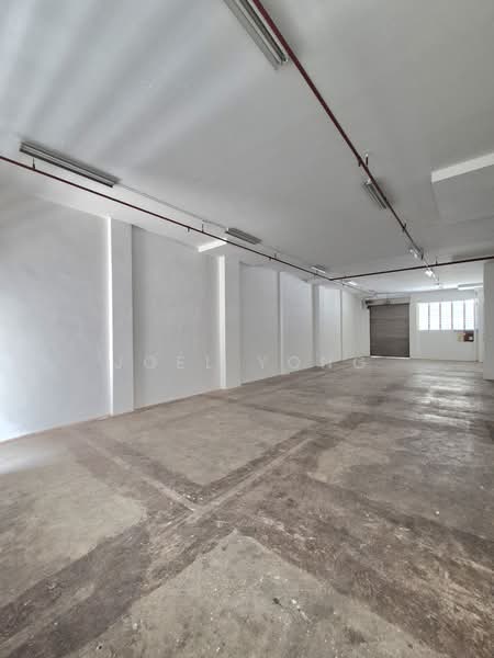 store with roller shutter door! (geylang)!, column free high ceiling ...