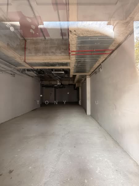 High Tourist and Human Traffic Ground Floor Unit, Newly Renovated, MRT ...