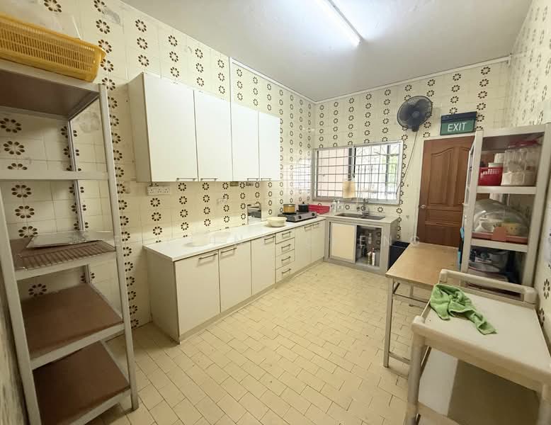 Rare Freehold Landed Home | Huge Space | Renovation Potential Semi ...