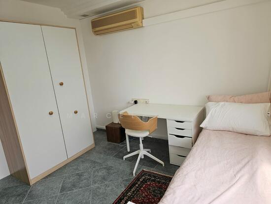 Pine Grove, 1B Pine Grove, Room Rental, 200 sqft, Condominium For Rent ...