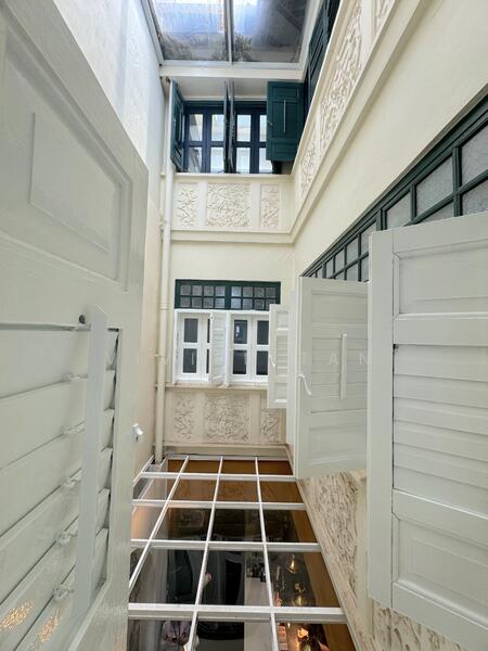 (Few Units Available) Tras Street Level 2 | Near MRT | Bright unit ...