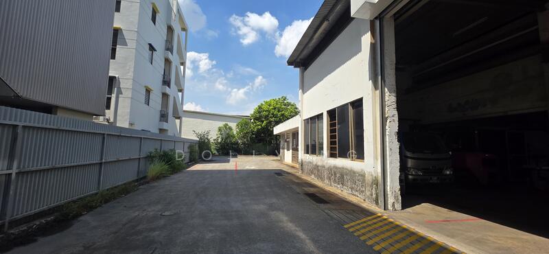 Corner Single-Storey Factory, 3.2 & 5 Ton O/H Cranes. Dormitory Blue ...