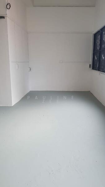 Multi-Wide Industrial Building, 18 Mandai Estate, 775 sqft, Light ...