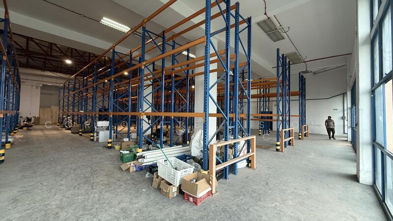 9200sqft Warehouse Full Racks 10 Bays 6m Ceiling Woodlands, Attractive ...