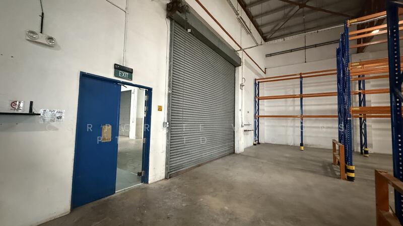 9200sqft Warehouse Full Racks 10 Bays 6m Ceiling Woodlands, Attractive ...
