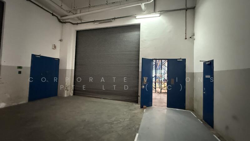 9200sqft Warehouse Full Racks 10 Bays 6m Ceiling Woodlands, Attractive ...