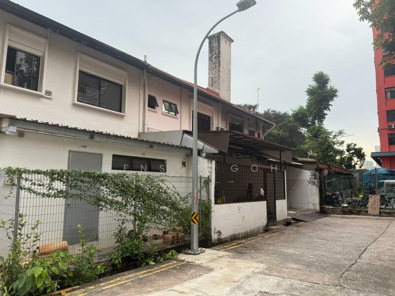 Sims Avenue, Excellent visibility, 3 side-by-side units, Sims Avenue, 2,357 sqft, Shop ...