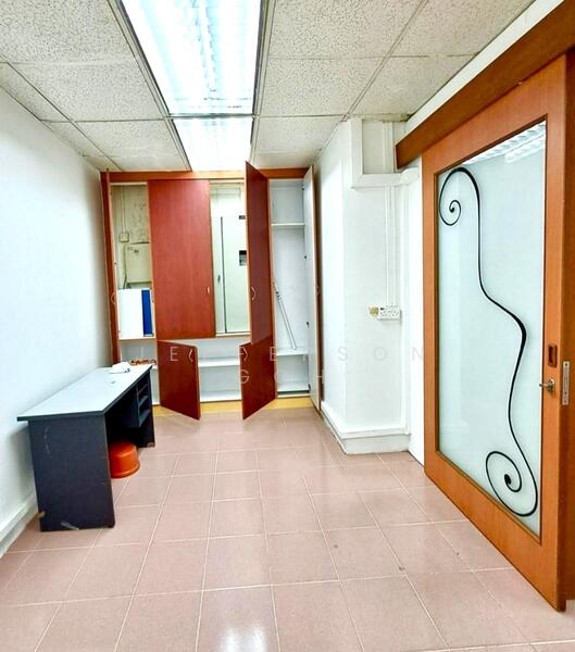 Tong Lee Building, 37 Kallang Pudding Road, 1,100 sqft, Light ...