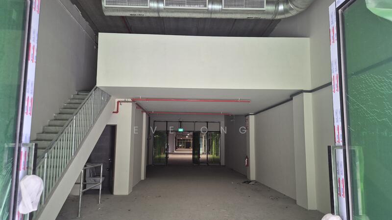 20 footer ramp up / corner unit / ceiling 5.5m, Tampines, 5,200 sqft ...