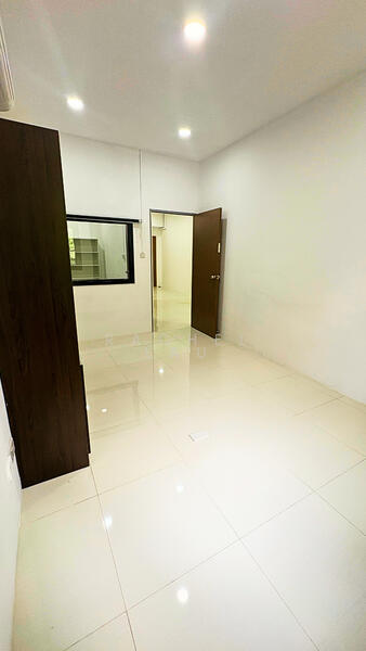 FUYUEN COURT, 520 SIMS AVENUE, 675 sqft, Shop / Shophouse For Rent, by ...