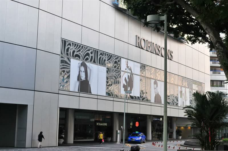 Raffles City Shopping Centre at City Hall / Clarke Quay in SG ...