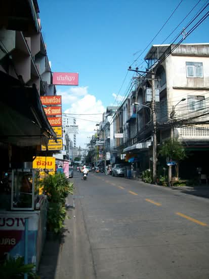 Baan Klang Krung Resort (Ratchada 7), Bangkok, 7 Ratchadaphisek Road ...