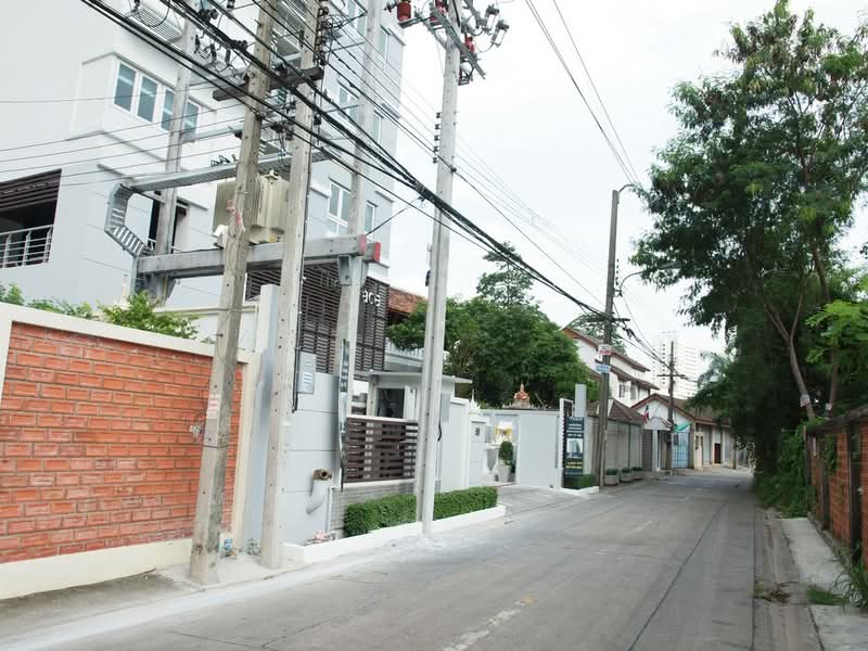 The Peace condominium For Sale and Rental